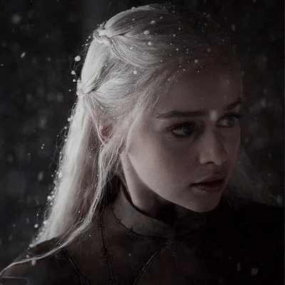 Chat with Daenerys: Realm AI Roleplay, No Sign Up | Yollo AI